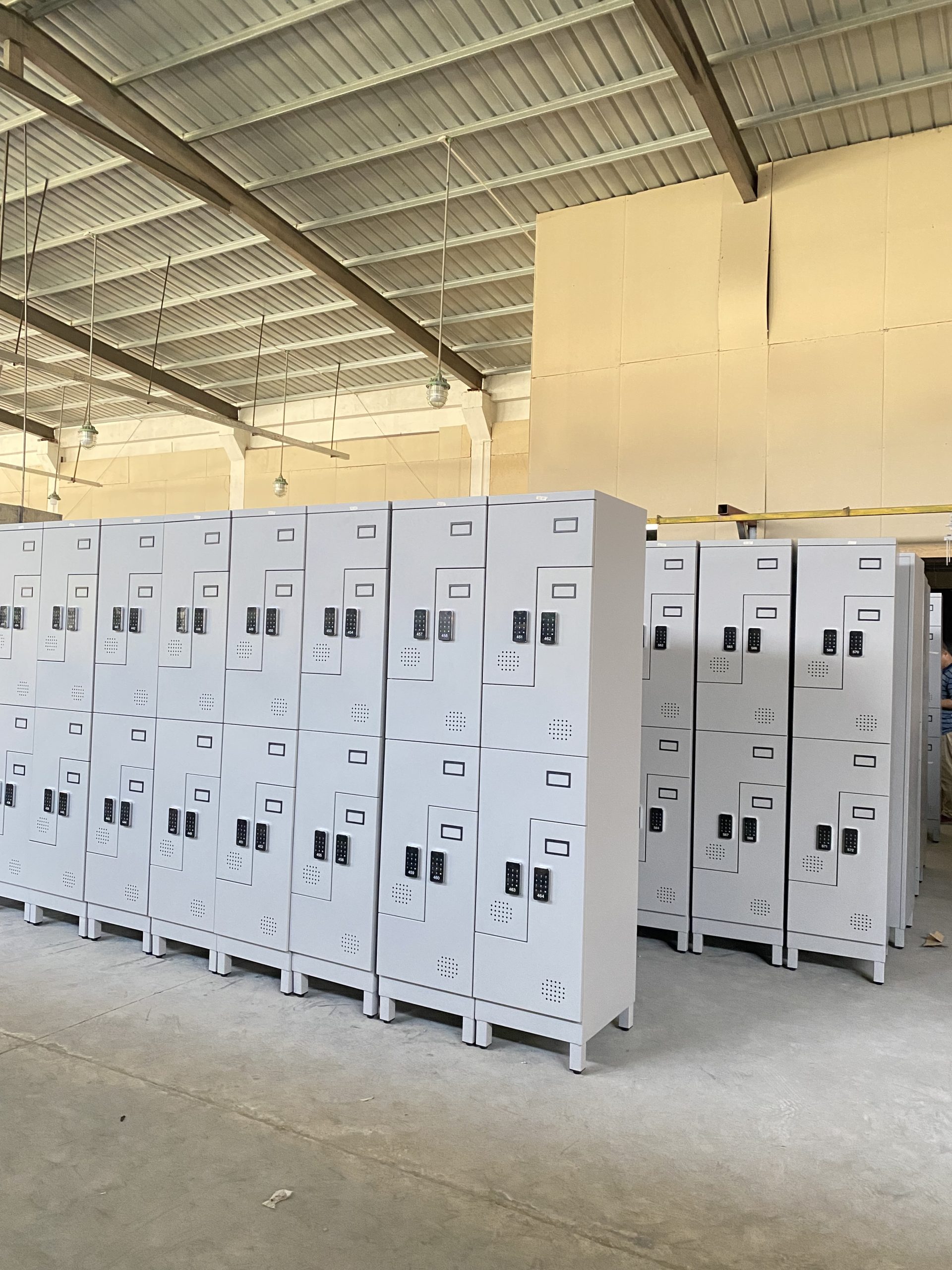 staff lockers,metal cabinet,storage locker for employee